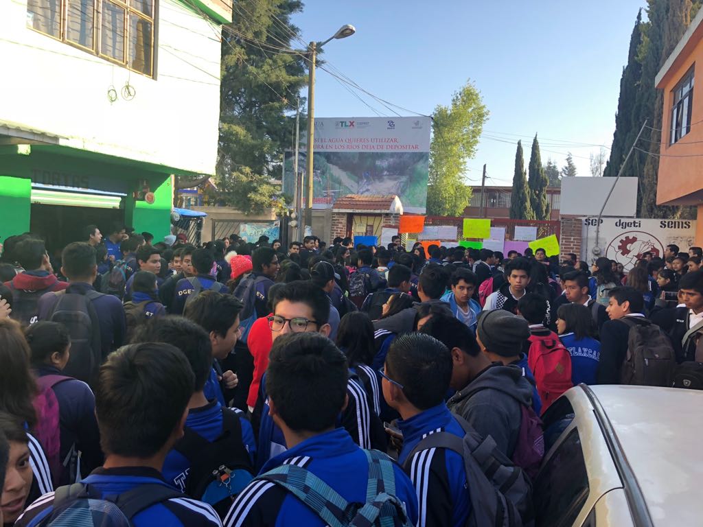 Cierran alumnos el Cetis 132 de Chiautempan - Cuarto de Guerra Tlaxcala