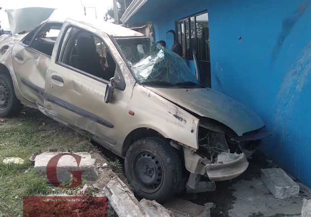 Cuatro Personas Resultan Lesionadas En Accidente Automovilístico En