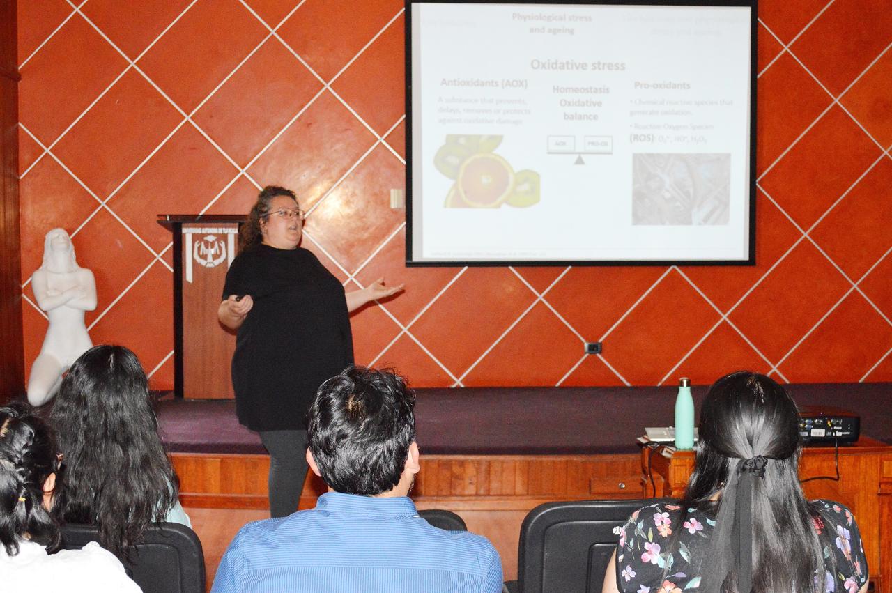 Hablaron en la UATx de las aves a los humanos en la academia - Cuarto ...