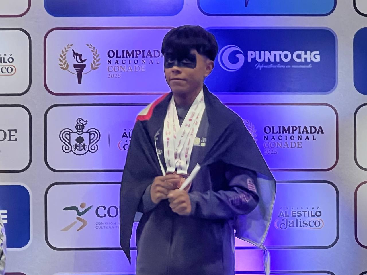 Fabián Gabriel Cázares gana tres medallas de bronce en halterofilia en ...