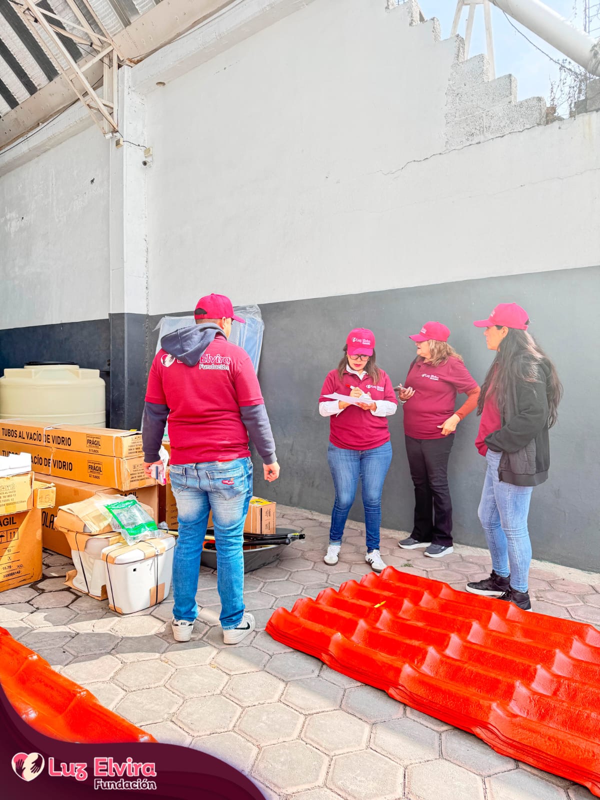 Maura Hernández Fernández entrega apoyos y servicios por parte de la ...